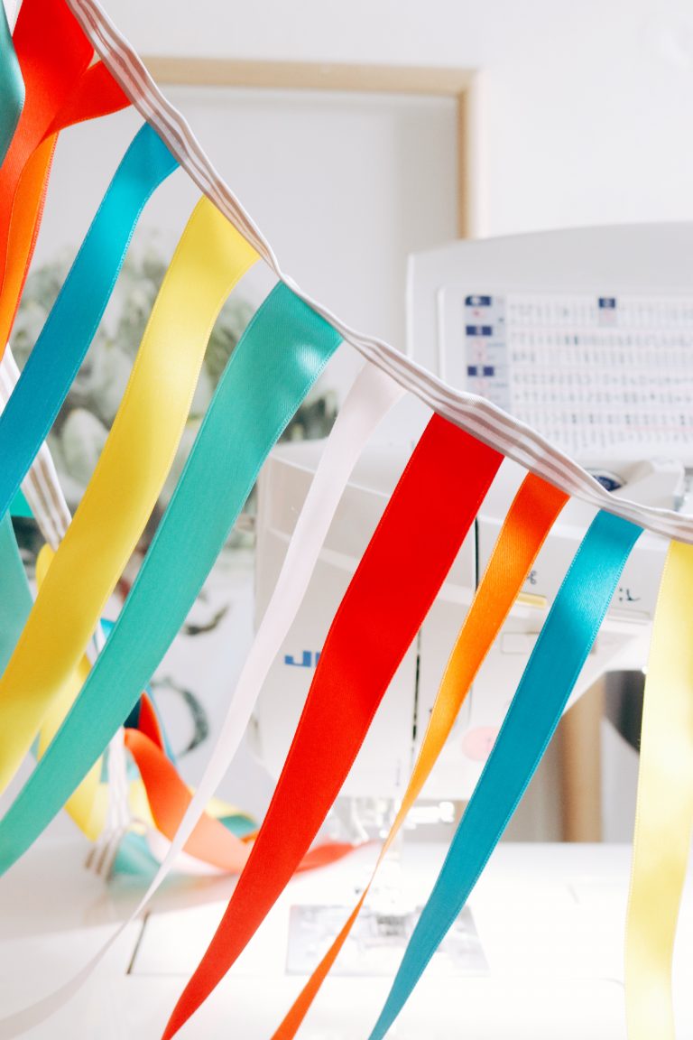 Quick Ribbon Garland - Juki Club How to make a quick ribbon garland.